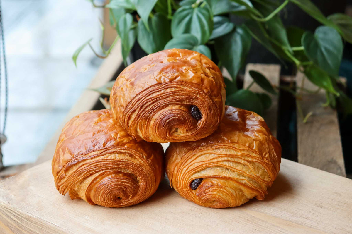 Chocolatine, viennoiserie française – Boulangerie Le Toledo